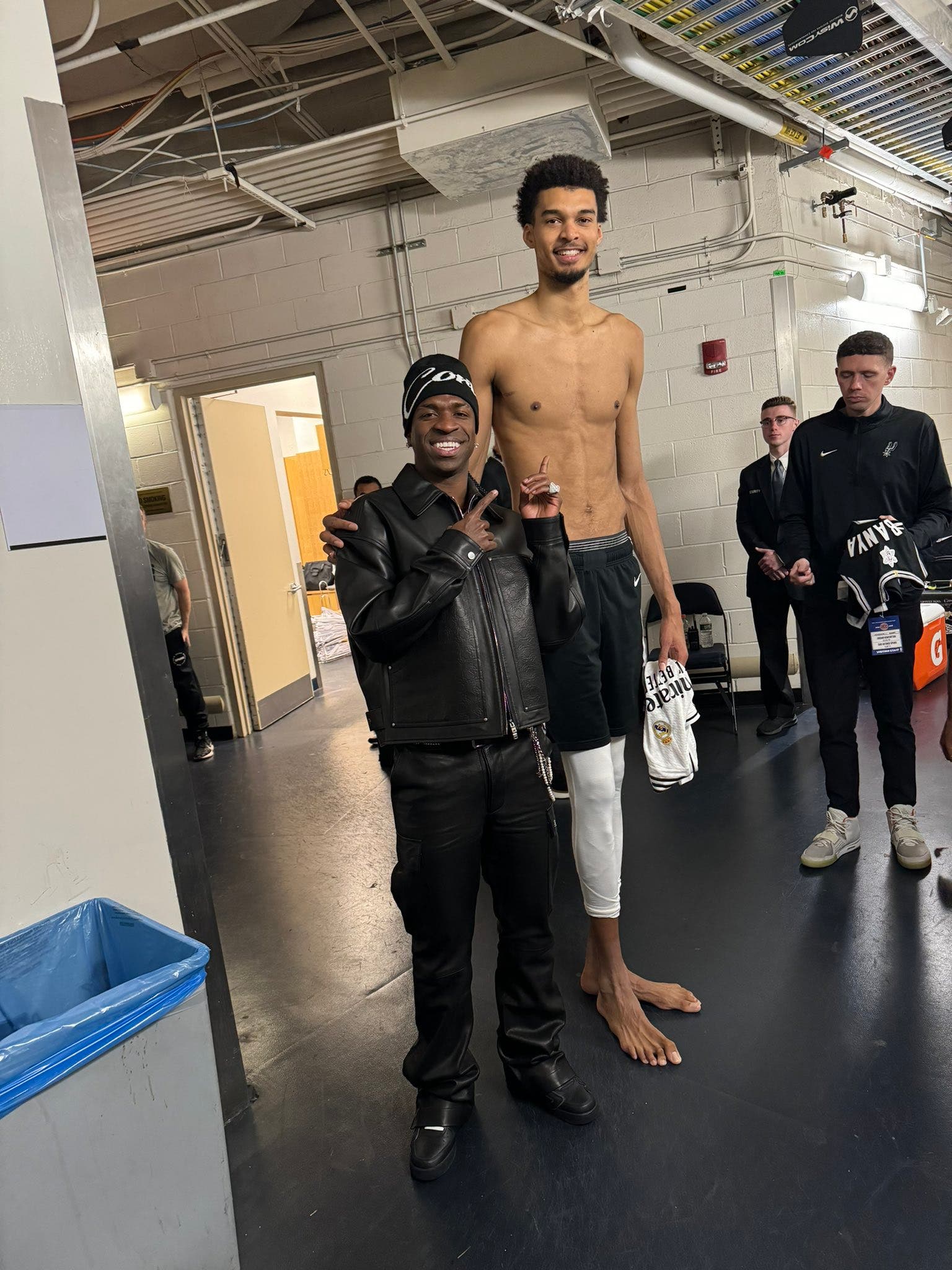 (PHOTOS) Vinícius Jr. Shares Stunning Moment with NBA Phenom Victor Wembanyama | beIN SPORTS